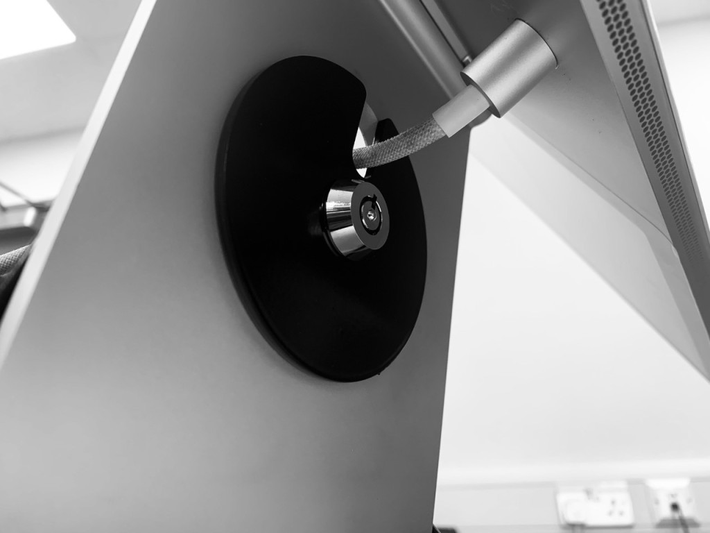 New IMac 24" security stand - Core Security